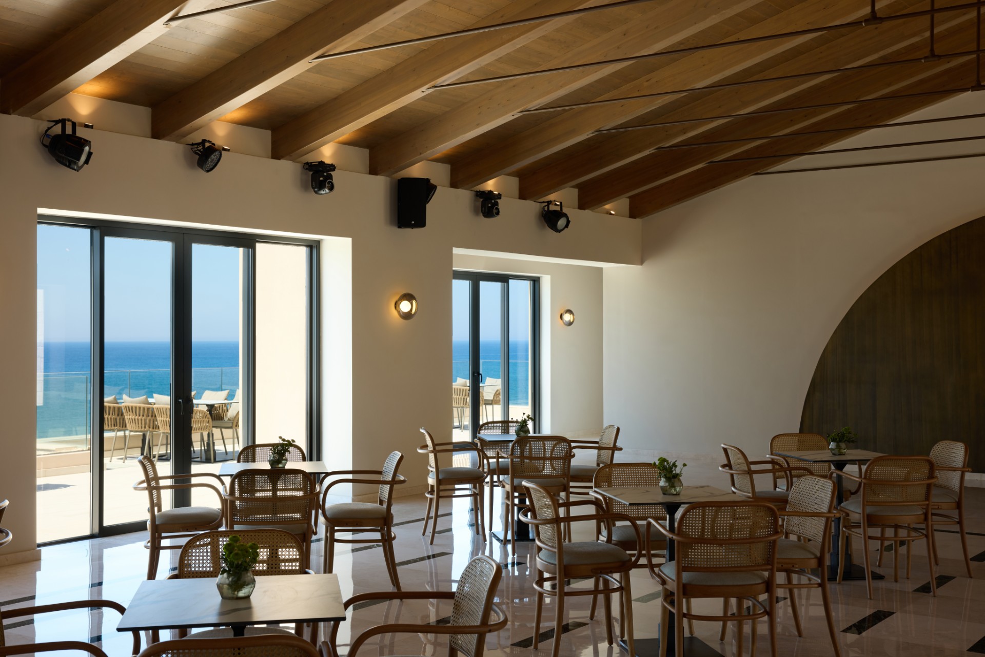 Restaurants & Bars - Oros Beach Resort