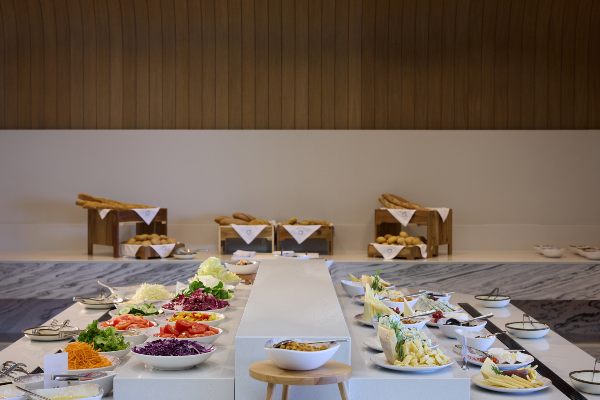 Restaurants & Bars - Oros Beach Resort