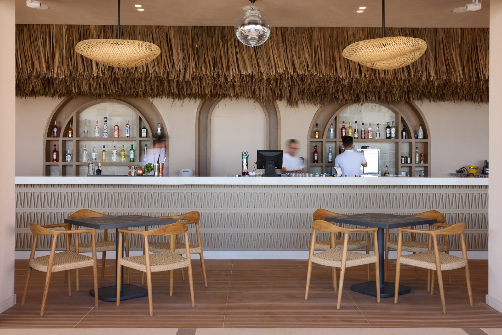 Restaurants & Bars - Oros Beach Resort